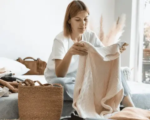 Guia completo: como remover mancha de desodorante da roupa Guia completo: como remover mancha de desodorante da roupa